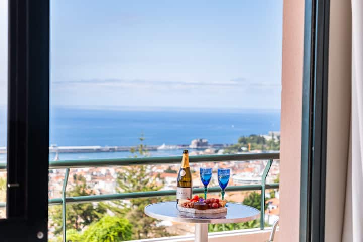 Panoramic Harbour And City View Apartment - Funchal