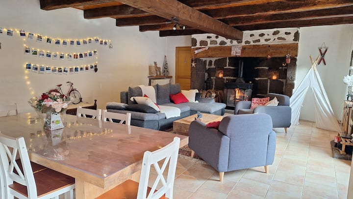 Maison Auvergnate Cosy Avec Cheminée - Vic-sur-Cère