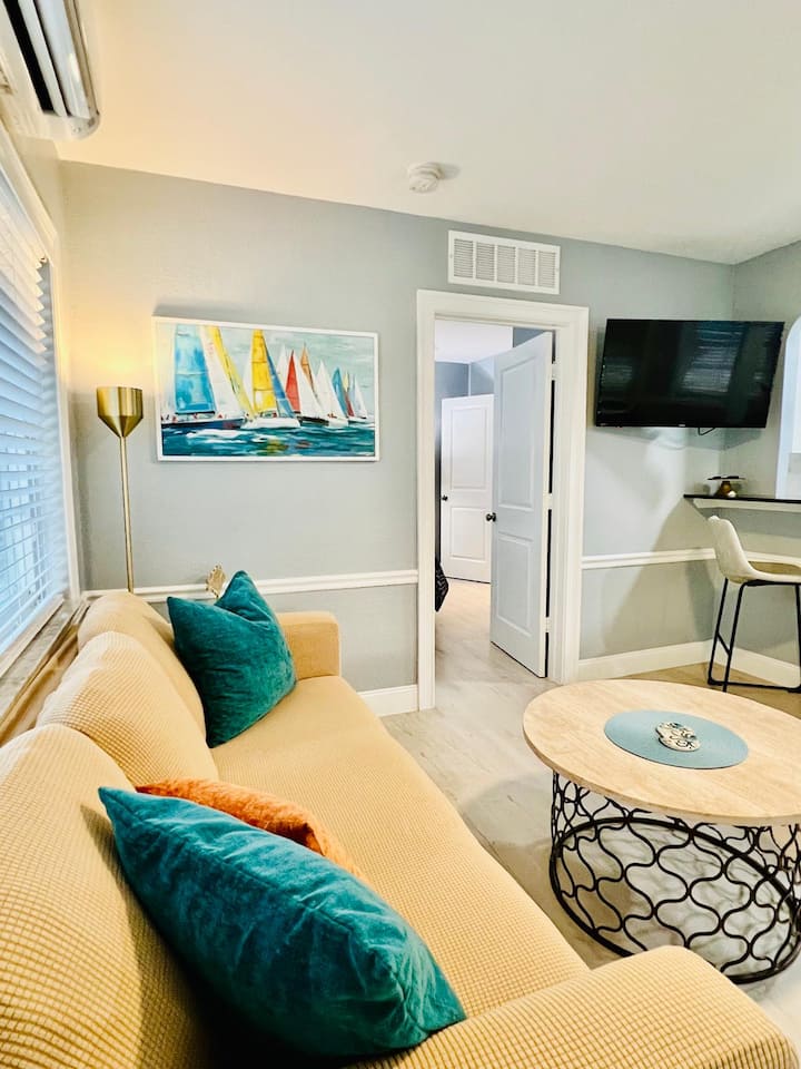 Ocean Breeze Villas: Tropical 1br Apt By The Beach - 棕櫚泉