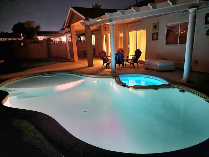 Gorgeous! With Pool, Grill, Spa, And Ev Charger - North Las Vegas, NV