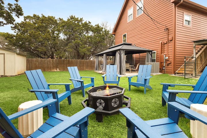 *Game Room* Fire Pit*sleeps 16* - Canyon Lake, TX