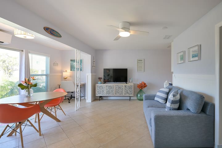Waterfront Condo, A Short Walk To The Bay & Beach! - Longboat Key, FL