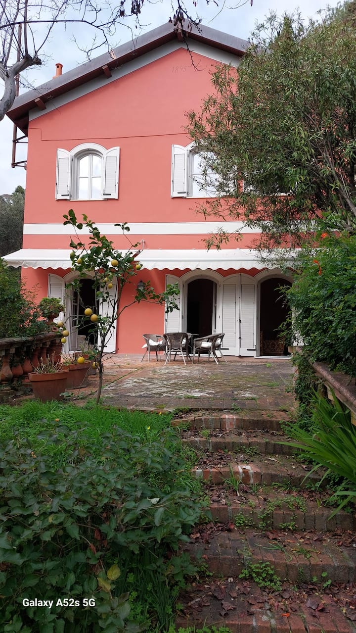 Alassio
Villa Con Giardino. - Alassio