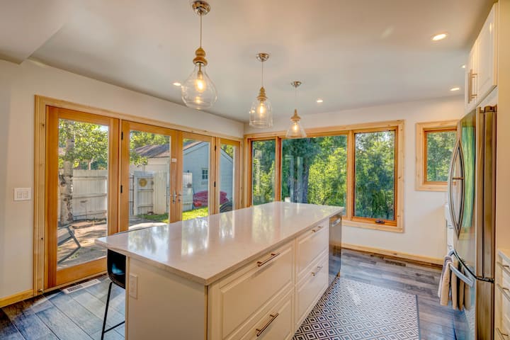 Stunning 3 Bedroom In Heart Of Sheridan - Sheridan, WY