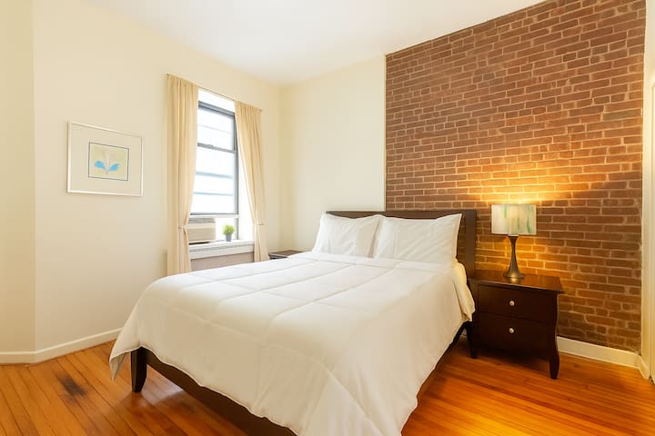 Charming Upper West Side Townhome Near Riverside - Queens, NY
