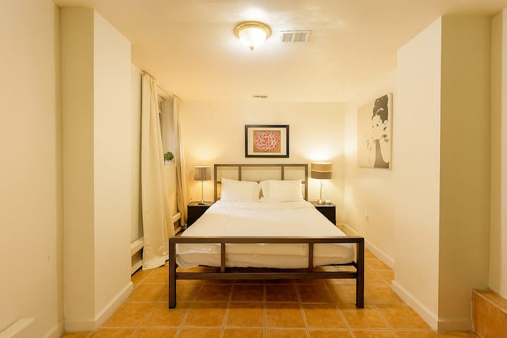 Large 1br Apt In Charming Townhouse Near Riverside