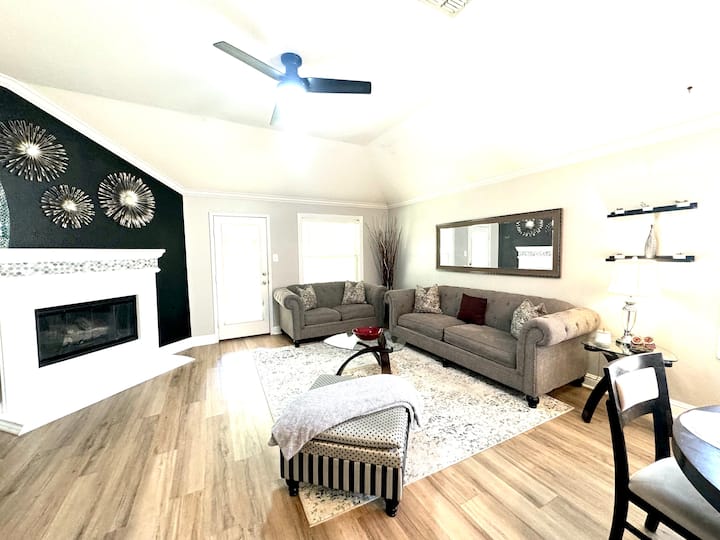 Spacious Four Bedroom Home With Lots Of Space - Frisco, TX