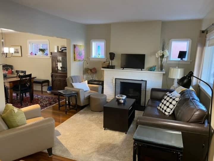 Cozy 3 Bedroom Home In Toronto's Beaches Area - Toronto, ON