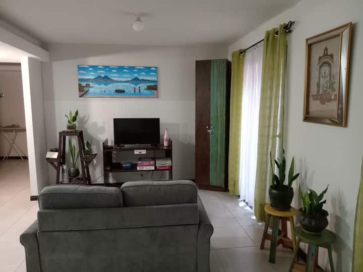 Apartamento Familiar Amplio Y Cómodo. - Guatemala