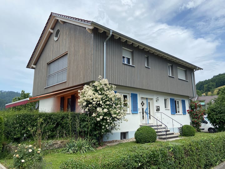 Confortable Et Spacieux Avec Jardin - Belchen