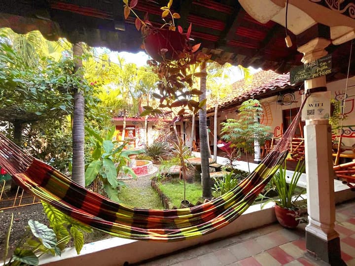 Hostal Cueva Nica- Dormitorio Femenino "Xalteva" - Nicaragua