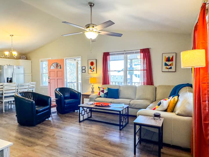 Beauty & The Beach: Family Vacation Home - Oak Island, NC