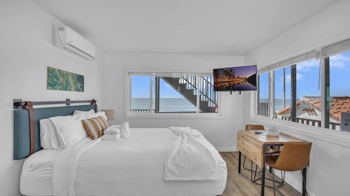 Oceanview Corner Studio On The 2nd Floor (206) - Oceanside, Californie