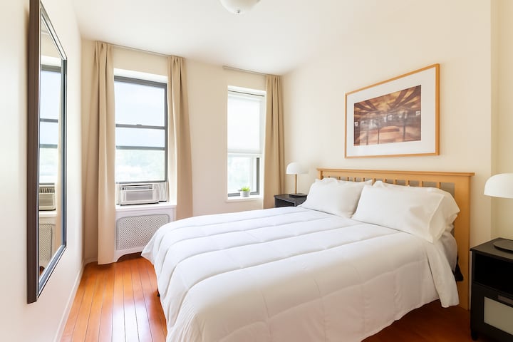 Homey & Spacious 2 Bedroom Apt On Upper East Side - Edgewater, NJ