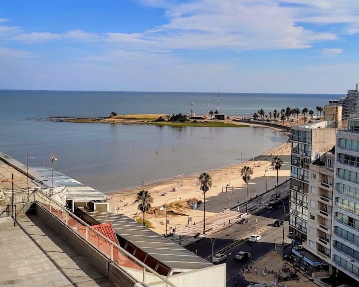 Sunny Beach Apartment In Art Deco Building - Montevideo