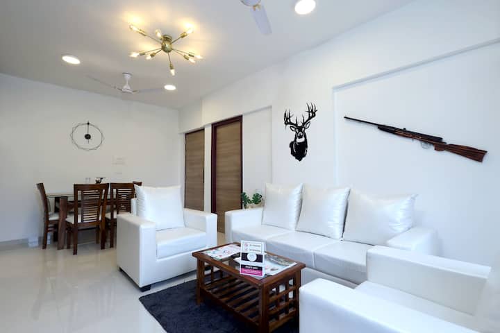 Mid - City Apartment In Santacruz East - 뭄바이