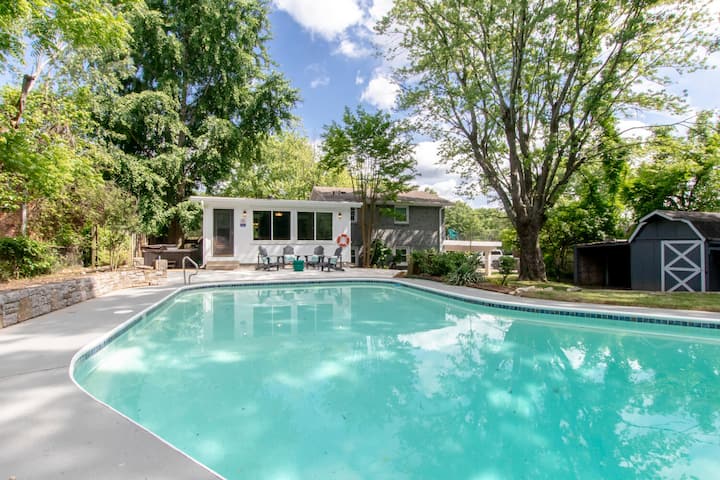 Minutes To Broadway | Private Pool & Hot Tub - Nashville, TN