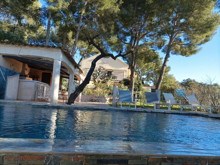 Détente Dans Un Rez-de-jardin Avec Piscine - La Seyne-sur-Mer
