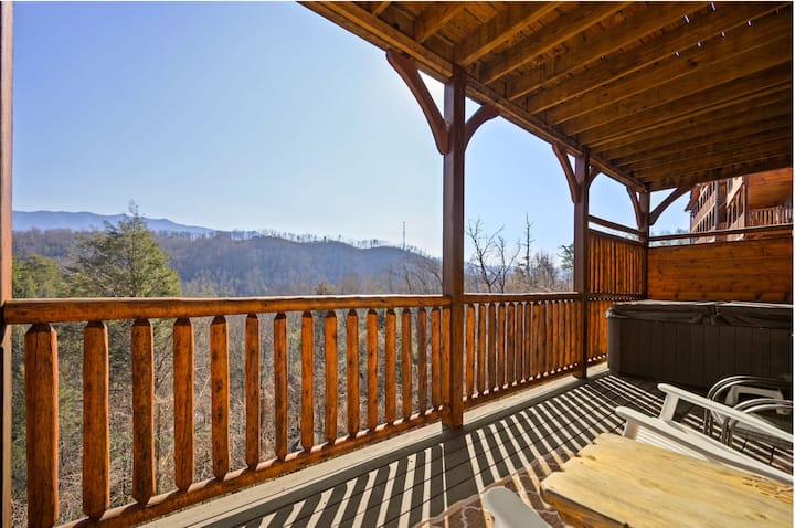 Premium Cabin |4min 2dt | Epic View & Theater, Tub - Gatlinburg, TN