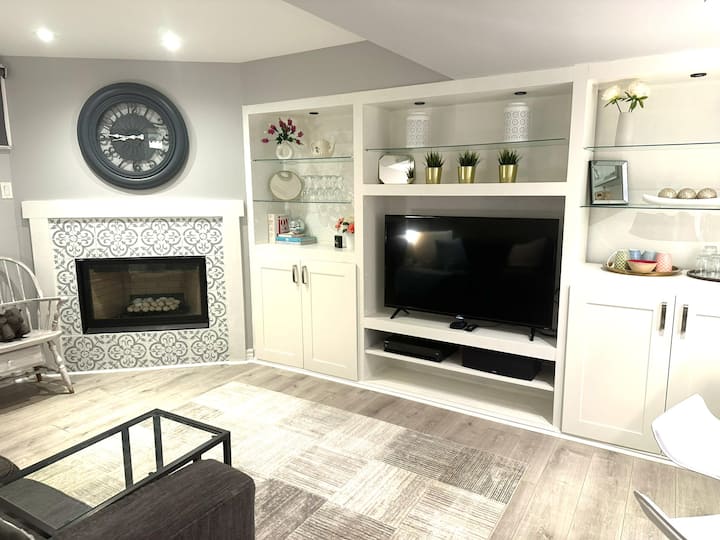 Luxury Executive Rental In Beautiful Neighborhood - Burlington