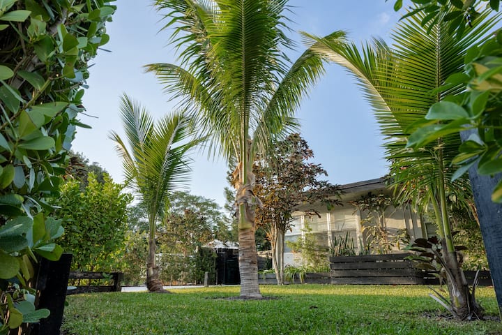 East Boca Raton Home, Only 5 Minutes To The Beach! - Boca Raton, FL