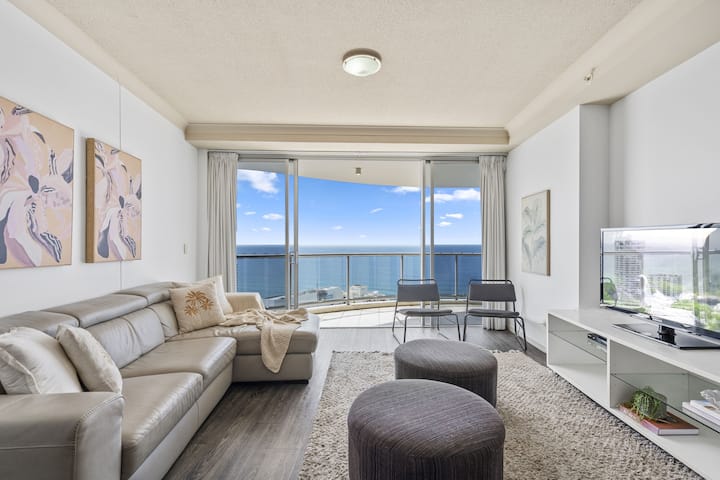 2 Bedroom Ocean View Holiday Apartment, High Floor - Surfers Paradise