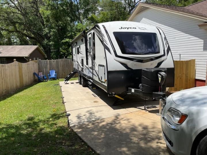 The Glamper Camper - Luxurious Bungalow - Tallahassee, FL