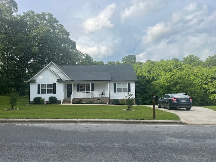 Beautiful, Newer Jamestown 3 Bedroom House - Greensboro, NC