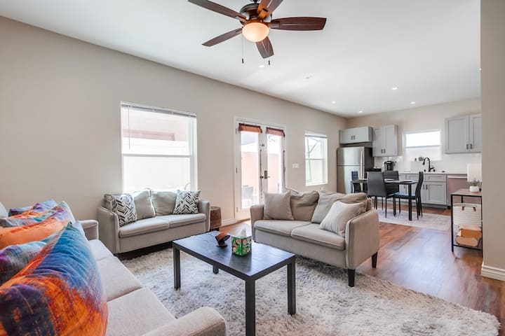 2/2 Entire House Near All Attractions In San Diego - Escondido, CA