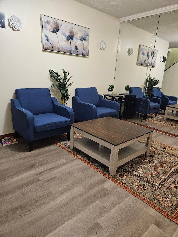 Cozy Townhouse In The Bronx. R1 - The Bronx, NY