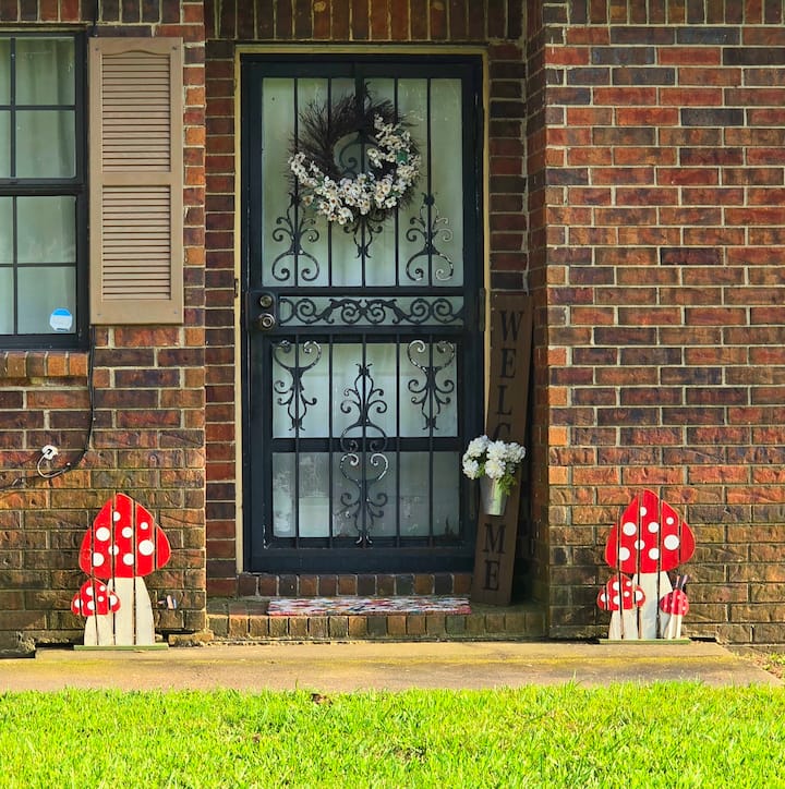 "The Nook" - Palestine, AR