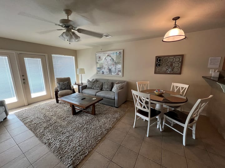 Guadalupe River Paradise! 2 Pools! 4 Hot Tubs! - Marion, TX