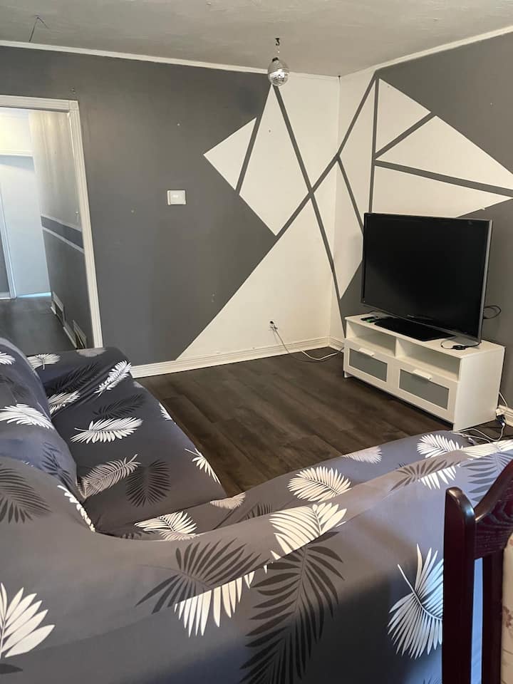 Quaint And Cozy Haven In The City - Pickering