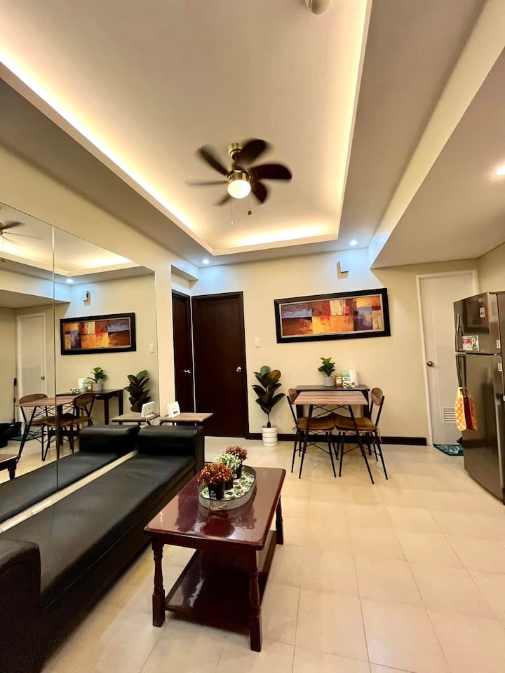 Lovely 2-bedroom Condo With Pool In Makati - Makati