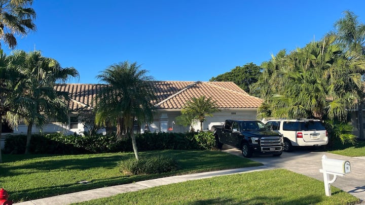 Beautiful Pool Home - Boynton Beach, FL