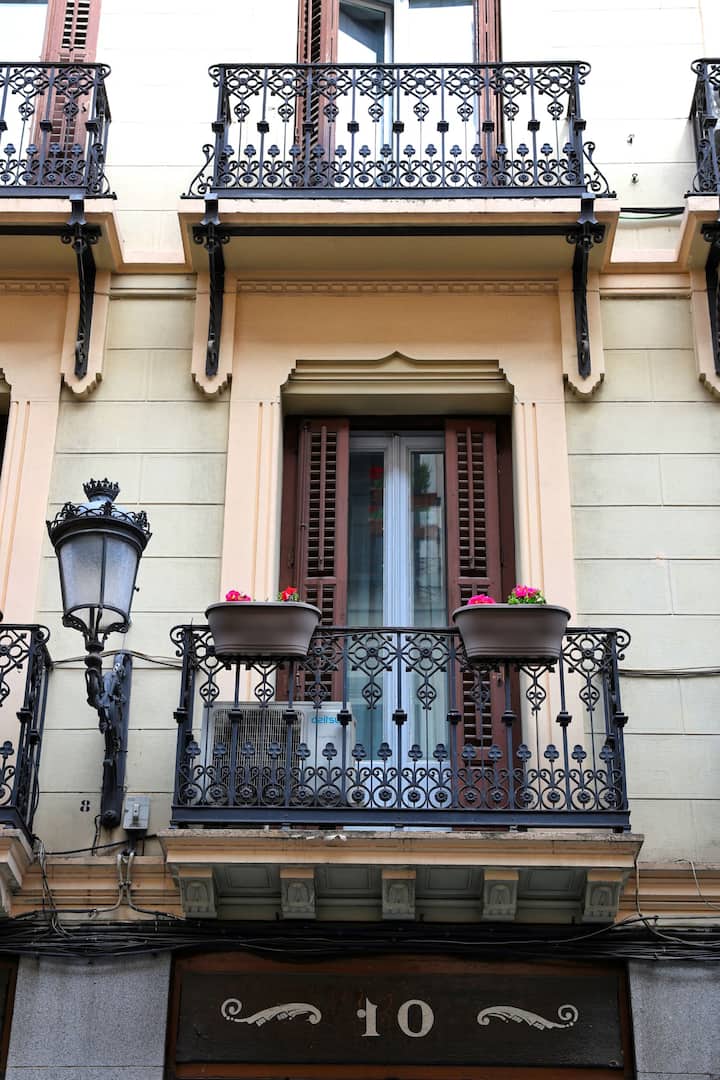 Room 2022 Exterior - Room Only - Madrid