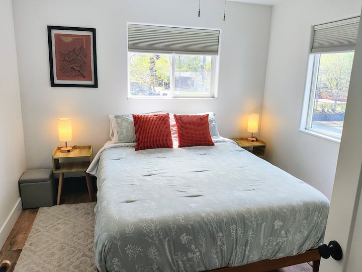 Cozy 1-bedroom Apartment Near Downtown - Anchorage, AK