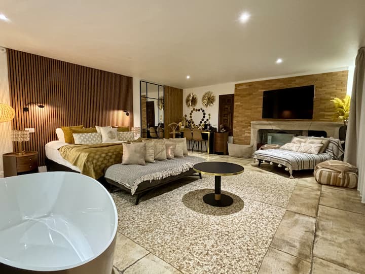 Suite 4 Personnes Avec Jacuzzi Et Patio Privatif. - Agay