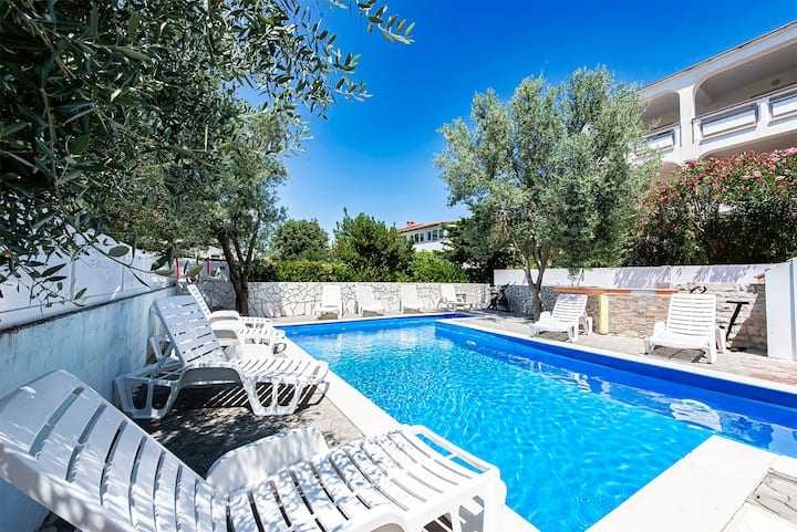 Apartments Claudia For Up To 12 People With Pool - Novalja