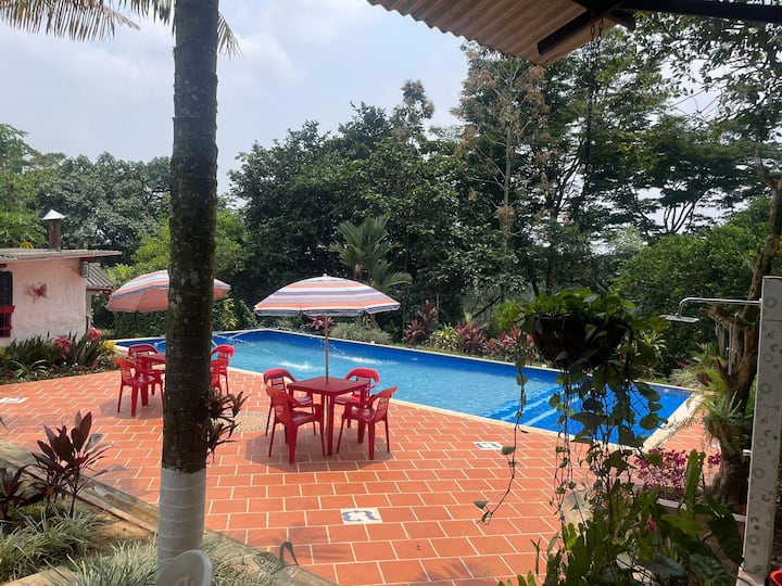 Agradable Casa De Campo Con Piscina - Villavicencio