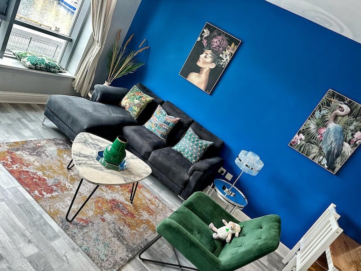No.7 The Docks -Stylish 3 Bdrm Apt W/ Balcony - Galway