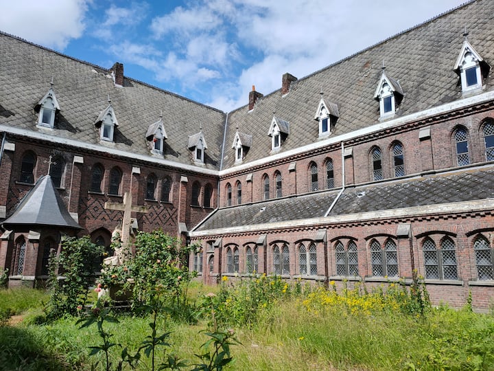 Auberge Alternative Dans Un Ancien Monastère - Kortrijk