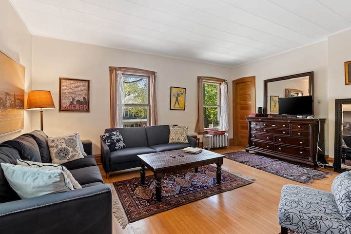 Bright & Gorgeous- 5* Location- Queen Beds - Pkg - Oak Park, IL