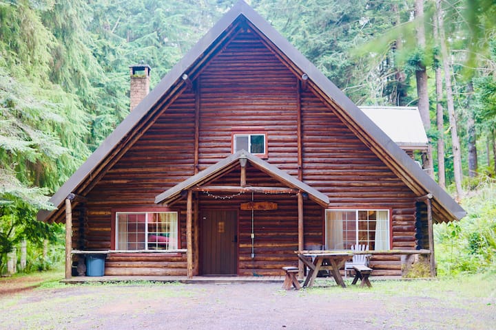Walk To Mt. Rainier Log Cabin - Ashford, WA