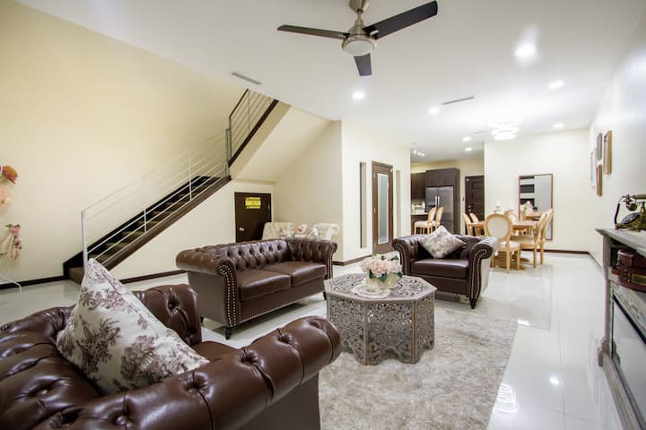 Modern Townhome: Your Ideal Getaway In The City - McAllen
