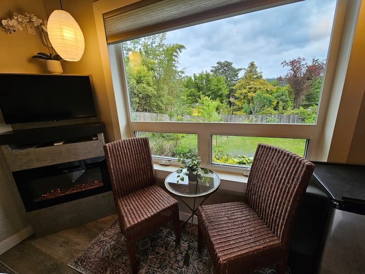 Cozy Garden Cottage Near Multnomah Village - Gladstone, OR
