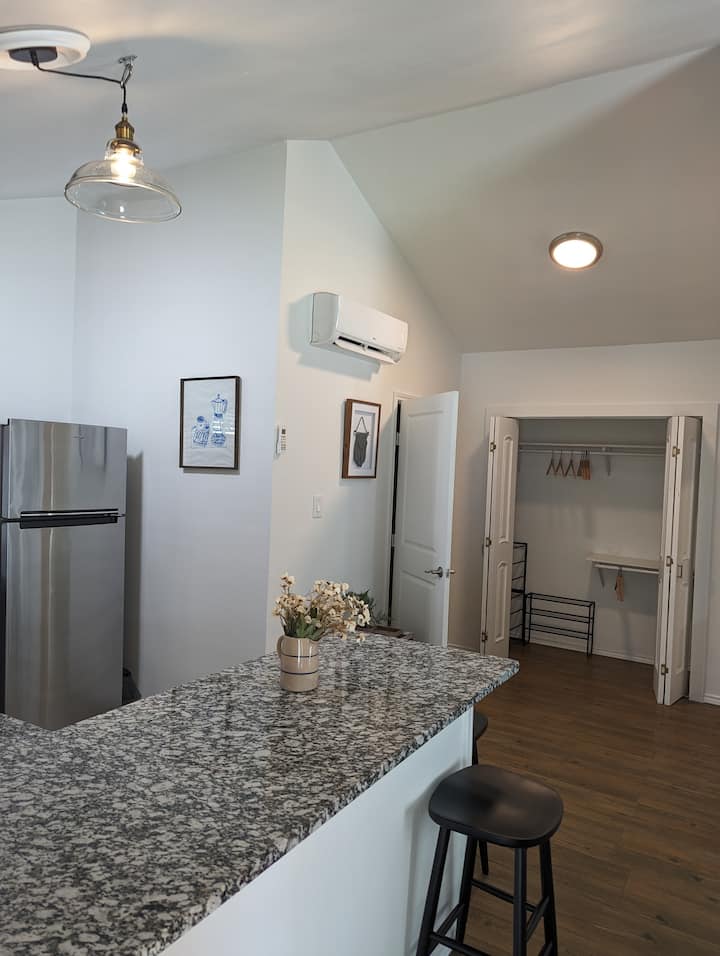 Adorable Private Guest House. Close To Everything! - San Antonio, TX