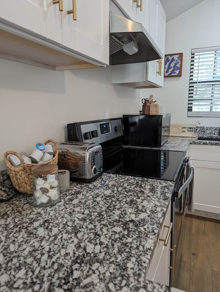 Adorable Private Guest House. Close To Everything! - San Antonio, TX
