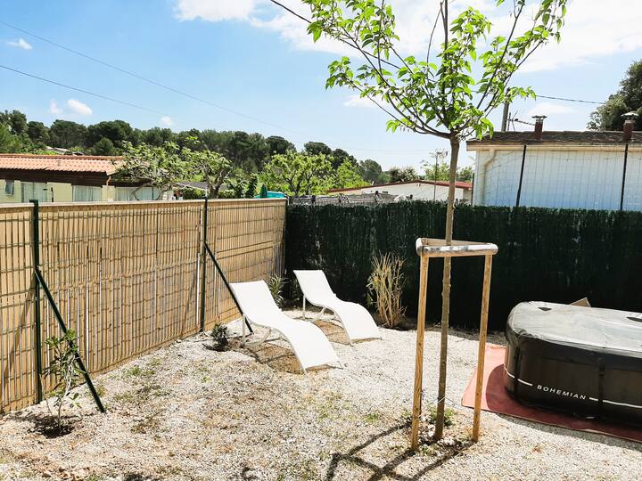 ~ Chalet - Mer - Nature - Village Médiéval ~ - Le Castellet