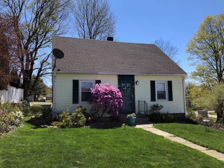Beach Cottage Great Location Close To Misquamicut - Westerly, RI